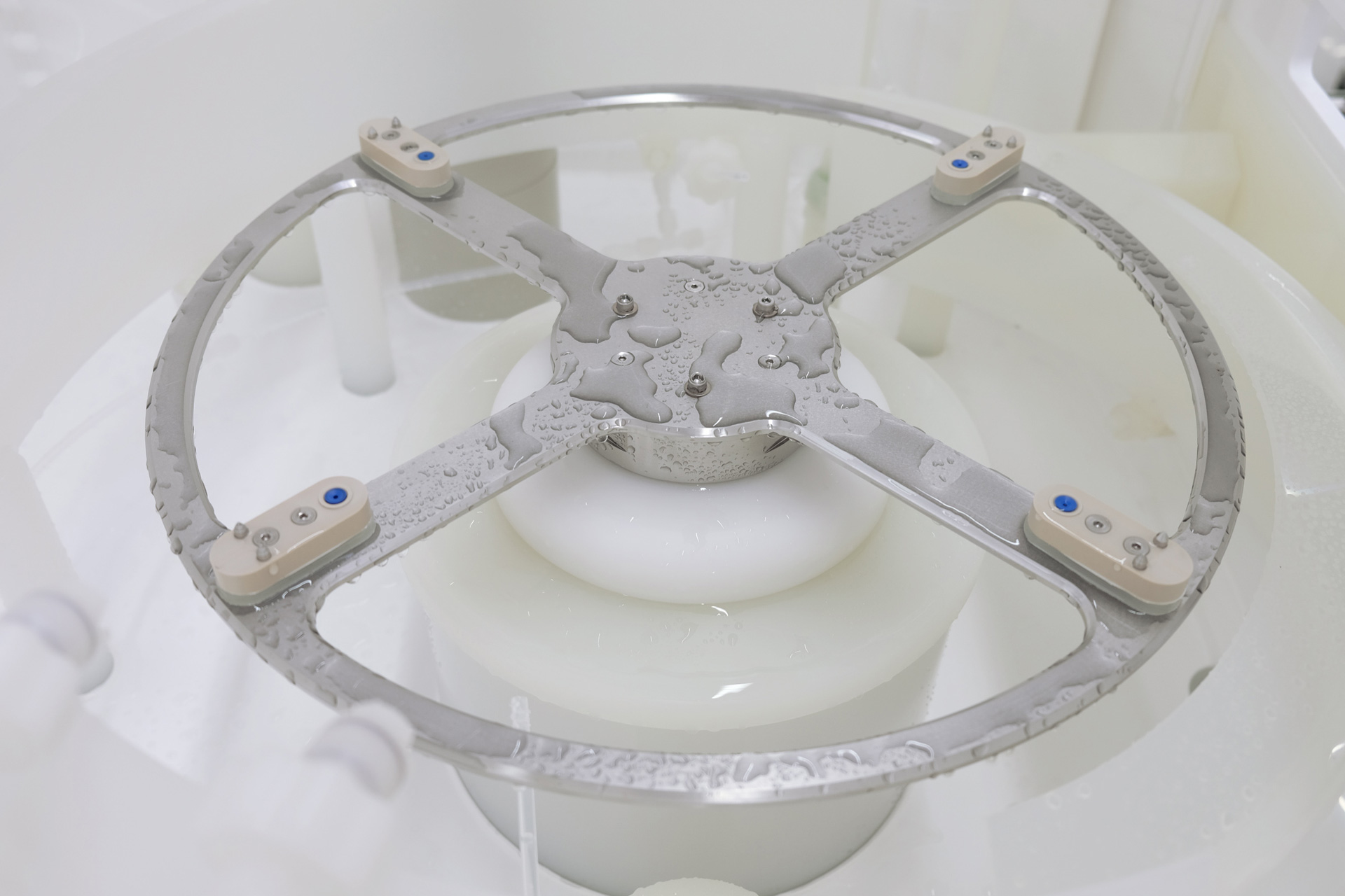 Multiple Chuck solutions – Vacuum, Low contact, Bernoulli, Centrifugal ...